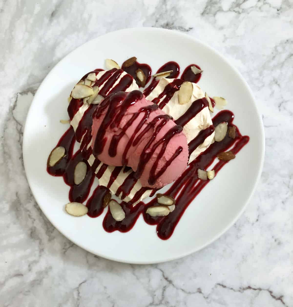 Meringue Hearts with Raspberry Sauce - Ovenspiration