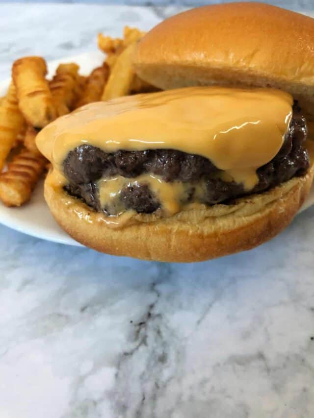 Cheese Stuffed Burger - Juicy Lucy - Ovenspiration