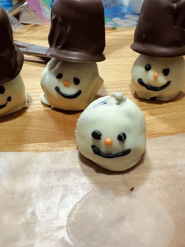 Snowman Oreo Balls - Ovenspiration