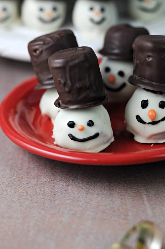 Snowman Oreo Balls - Ovenspiration