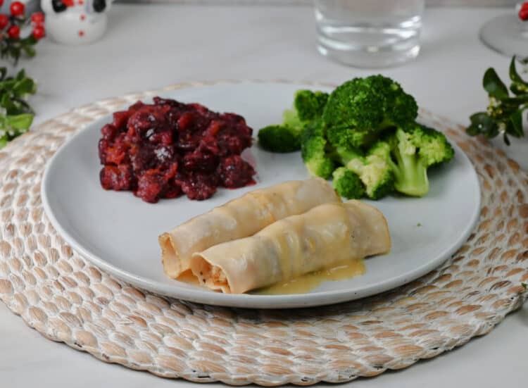 Thanksgiving Turkey Roll Ups with Stuffing - Ovenspiration