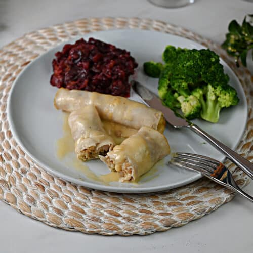Thanksgiving Turkey Roll Ups with Stuffing - Ovenspiration